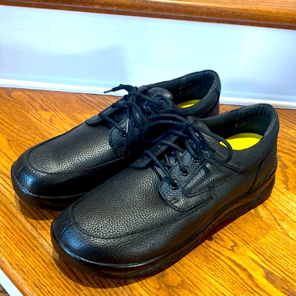 Apex | Shoes | Apex Legends Y90m Mens Walking Shoes 00 Leather Sz 15 ...